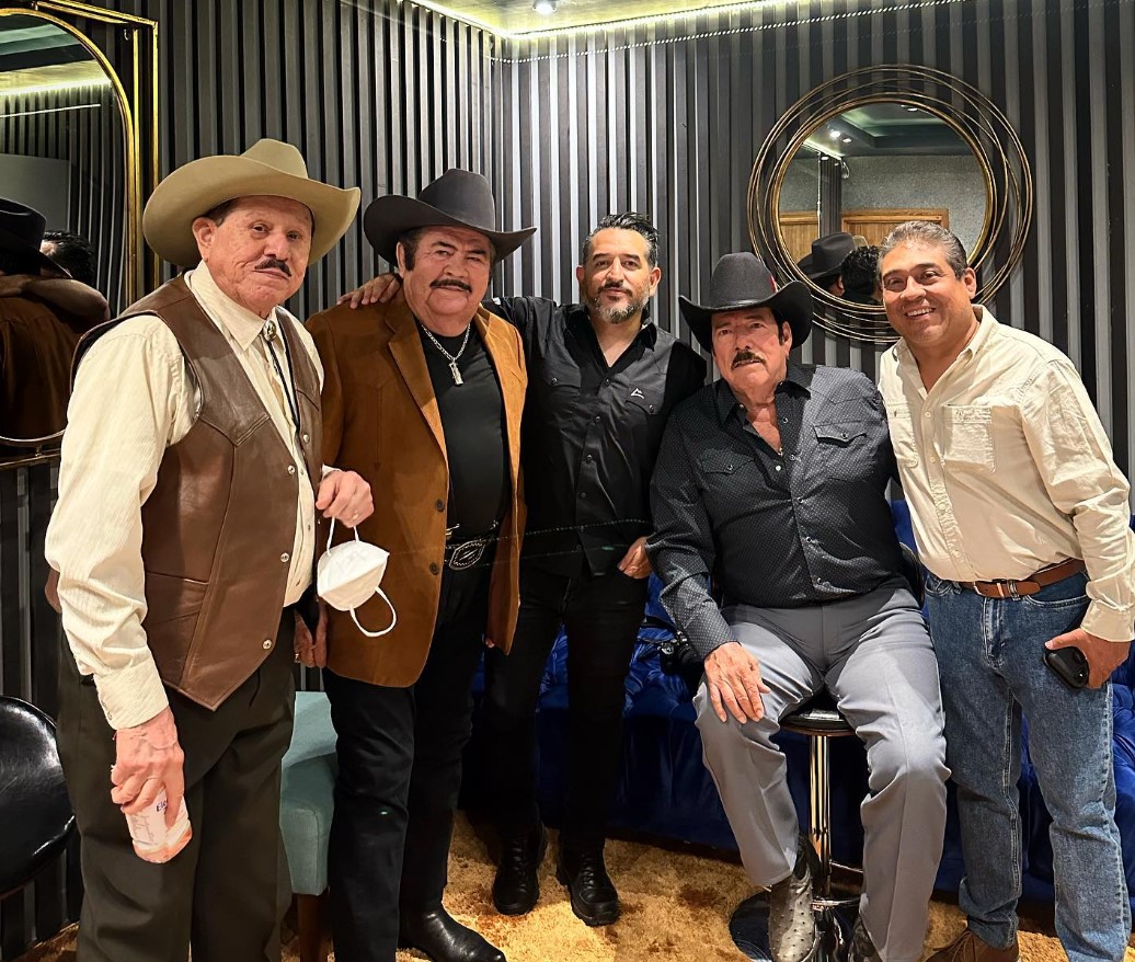 Conoce al cantante de musica norteña Eliseo Robles