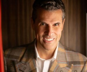 Conoce quién es Marco Antonio Regil